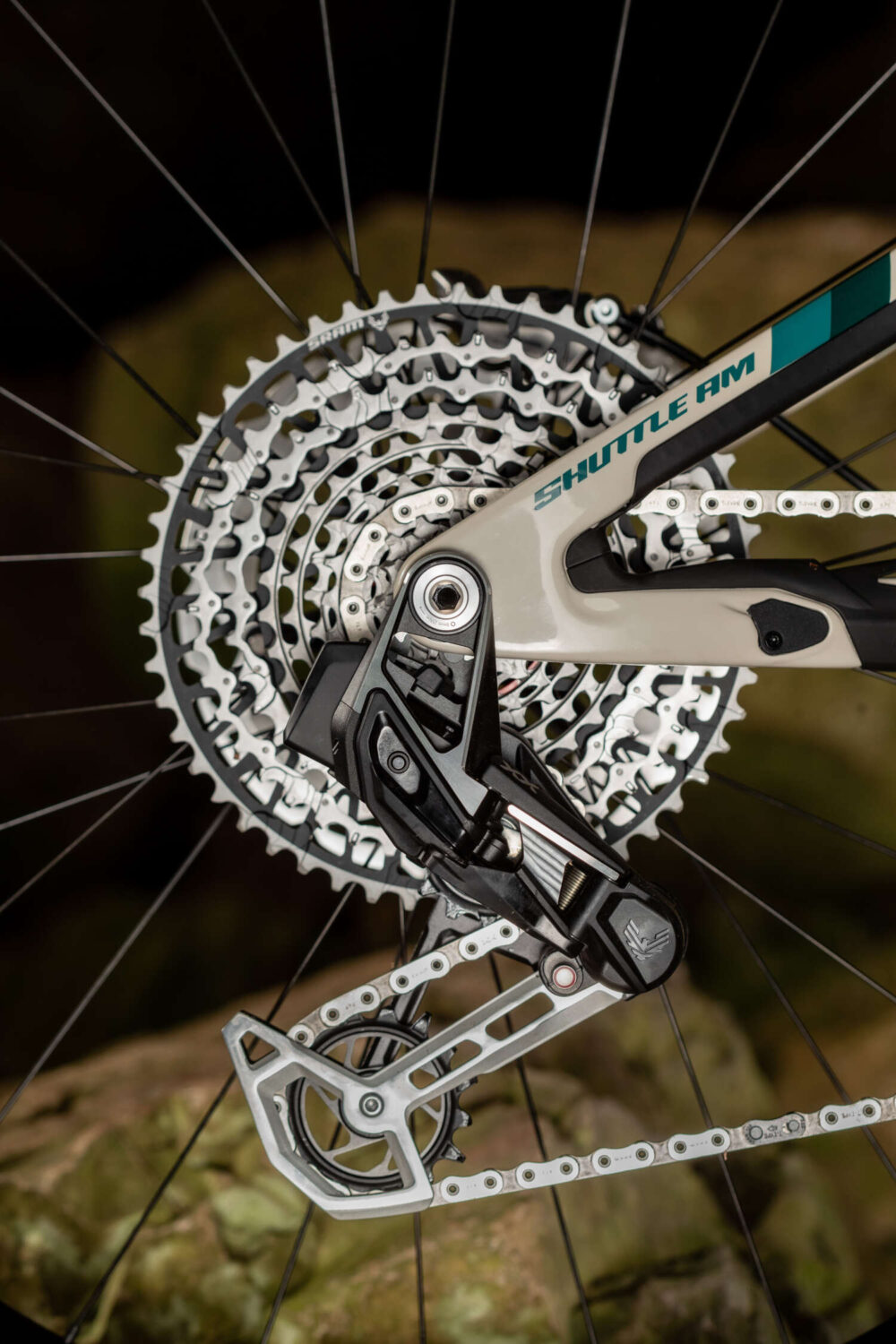 Pivot Cycles 2024 – neues Shuttle AM E-MTB kommt mit Bosch Smart System ...