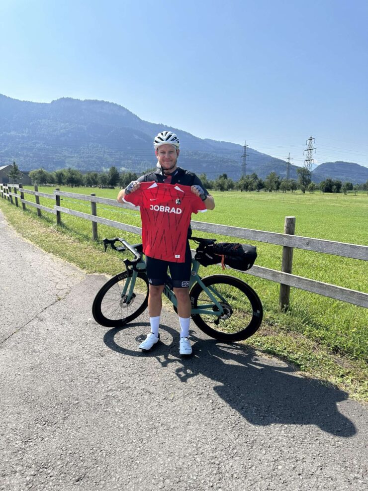 JobRad beweist Innovationskraft: Neue SC Freiburg Trikots per ...